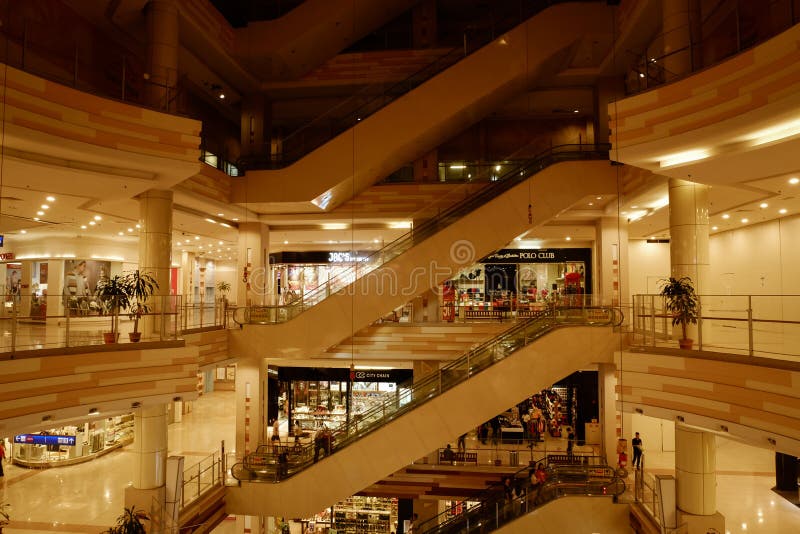 Empty Shopping Mall editorial photography. Image of empty - 175477832