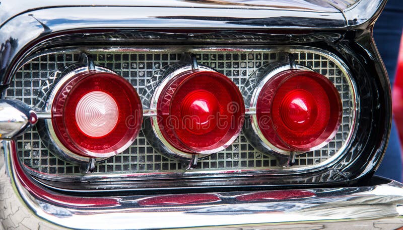 Klassieke Auto Achterlichten Stock Afbeelding - Image of motor ...