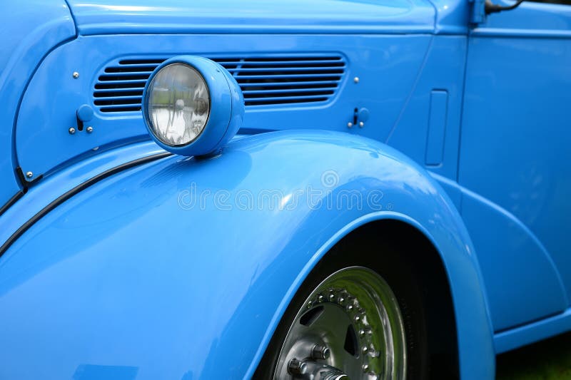 Klassieke blauwe auto stock foto. Image of licht, lamp - 30671468