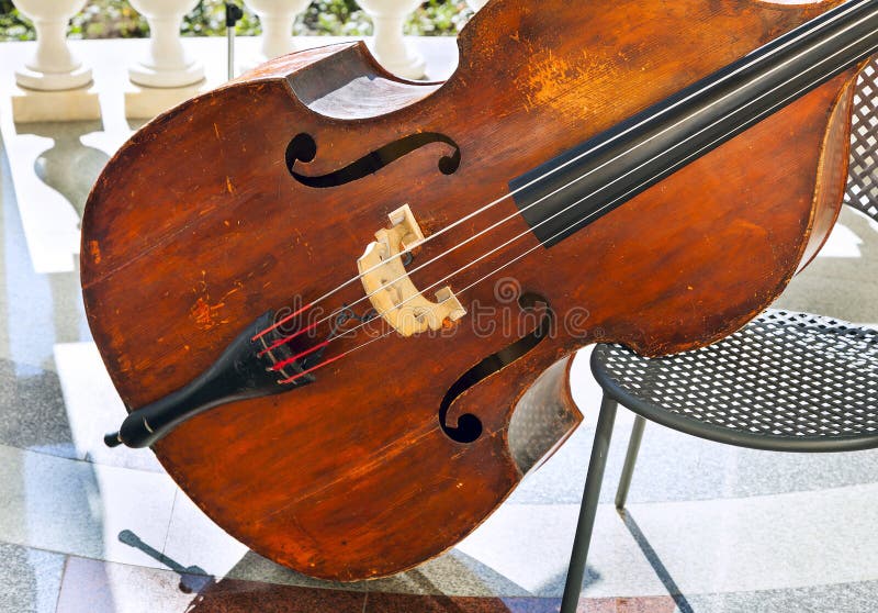 Klassieke contrabas stock foto. Image of instrumentaal - 39890350