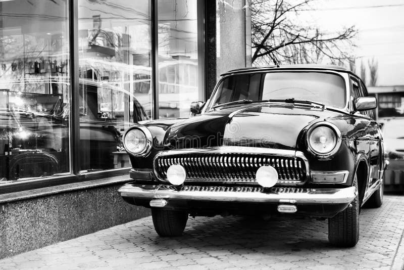 Klassieke retro auto stock afbeelding. Image of traliewerk - 14176539