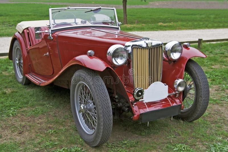 Klassieke rode auto stock afbeelding. Image of tijden - 1277485