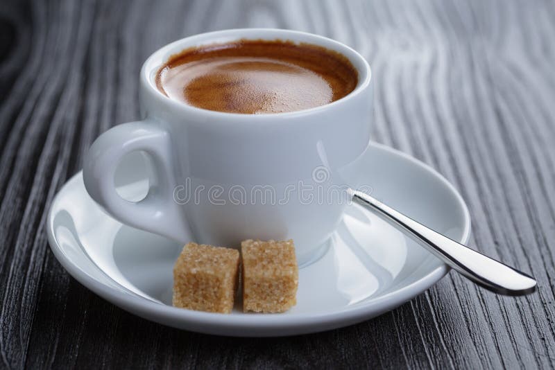Klassischer Doppelten Espresso Auf Hölzerner Tabelle Stockfoto - Bild ...
