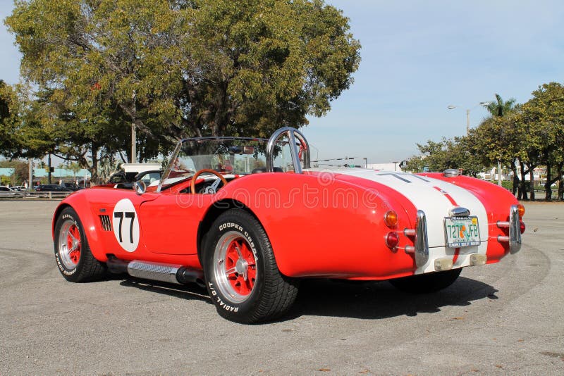 Klassischer Kleiner Roter Rennwagen Redaktionelles Stockbild - Bild von ...