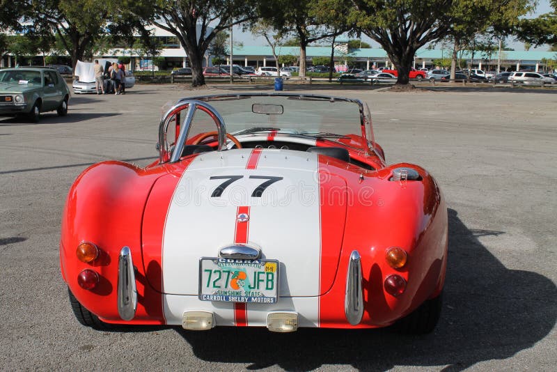 Klassischer Kleiner Roter Rennwagen Redaktionelles Stockbild - Bild von ...