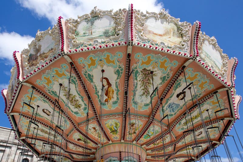 Altes Karussell stockbild. Bild von karussell, drehen - 84206673