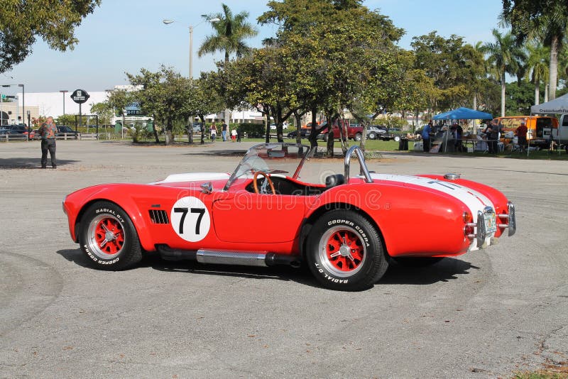 Klassisches Kleines Rotes Sportauto Redaktionelles Foto - Bild von ...