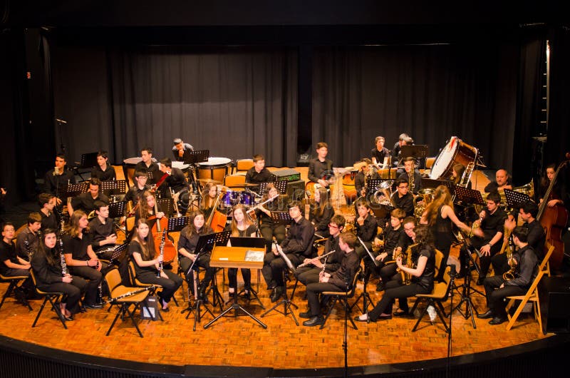 Klassisk konsert redaktionell arkivfoto. Bild av bandet - 51551233