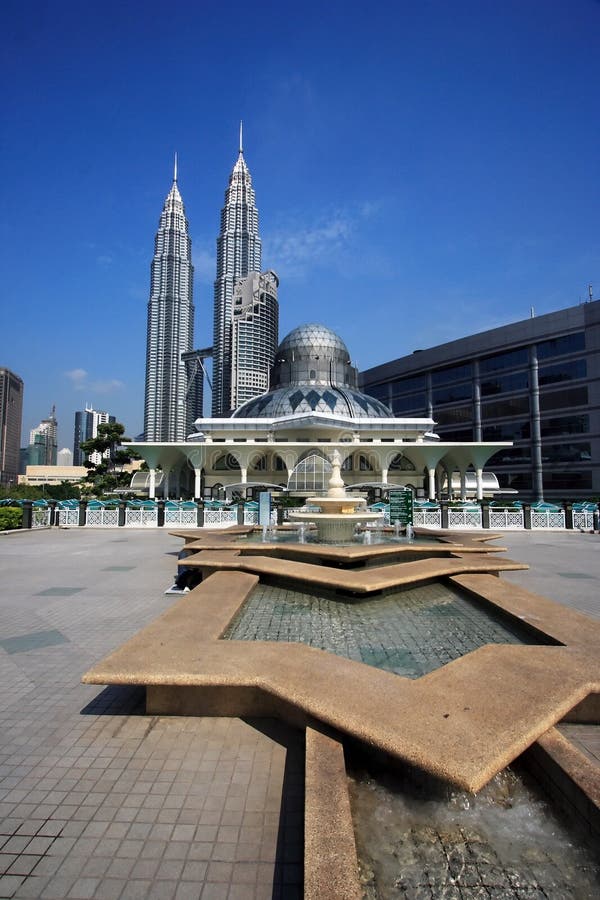 Klcc stock image. Image of architecture, kuala, journey - 1462107