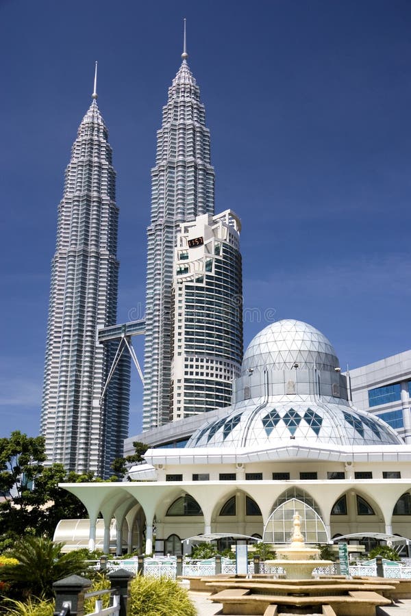 Klcc stock image. Image of mosque, architecture, attraction - 1462097
