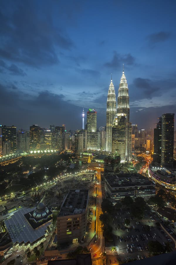 KLCC twilight editorial stock image. Image of tower, twin - 64011249