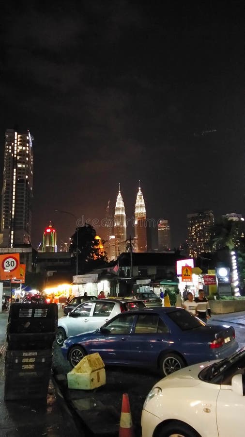 KLCC twin tower editorial image. Image of lights, travel - 124149115