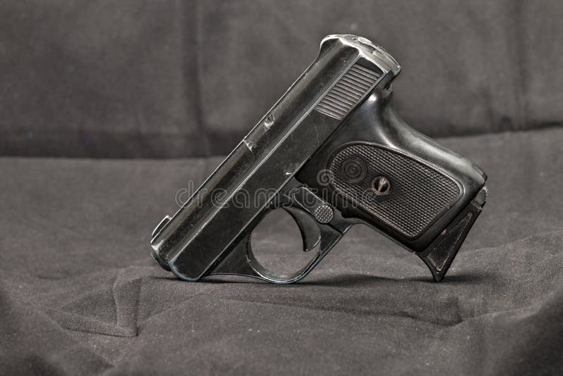 Kleine automatische Waffe stockbild. Bild von silenced - 29031389