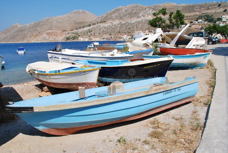 Kleine Boote, Symi-Insel redaktionelles foto. Bild von verkehr - 40869116