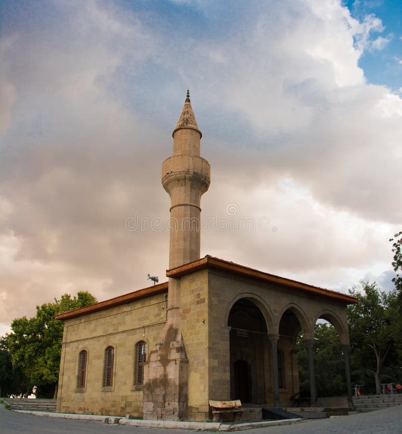 Kleine Moschee Mit Minarett Stockbild - Bild von religion, architektur ...
