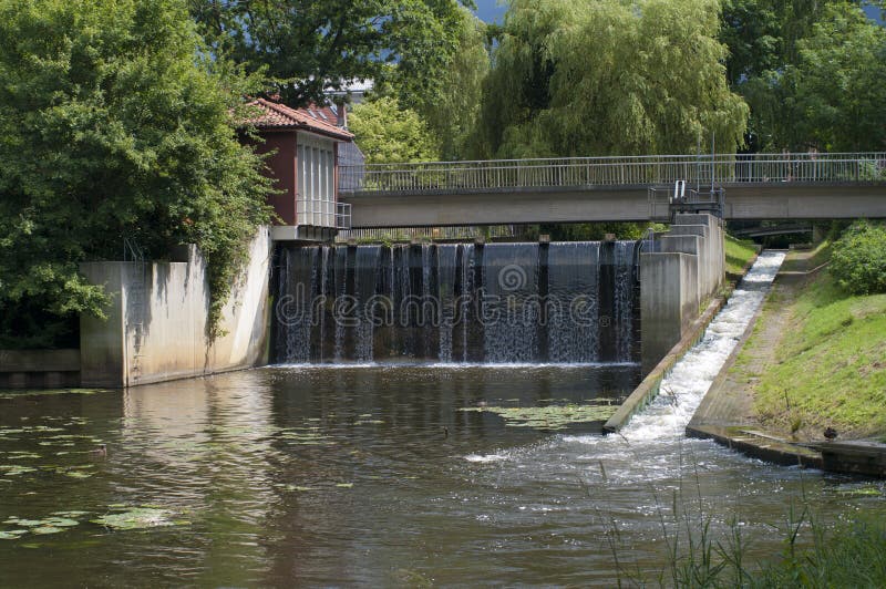 De Kleine Poort Van De Sluis Stock Afbeelding - Image of symbool, water ...