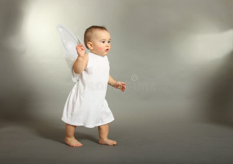 Kleiner Engel stockbild. Bild von person, monate, kostüm - 17492703
