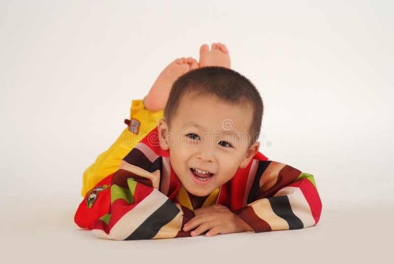 Kleiner Junge hat Spaß stockfoto. Bild von bruder, recht - 10844844