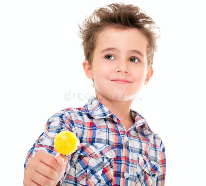 Kleiner Lächelnder Ruhiger Junge Stockbild - Bild von lächelnder, junge ...