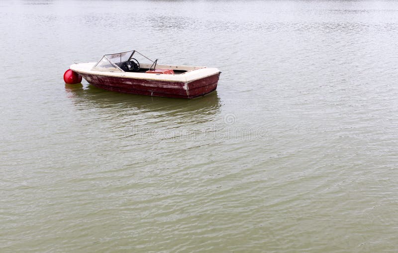 Kleines Altes Boot in Einem See Stockfoto - Bild von reise, marine ...