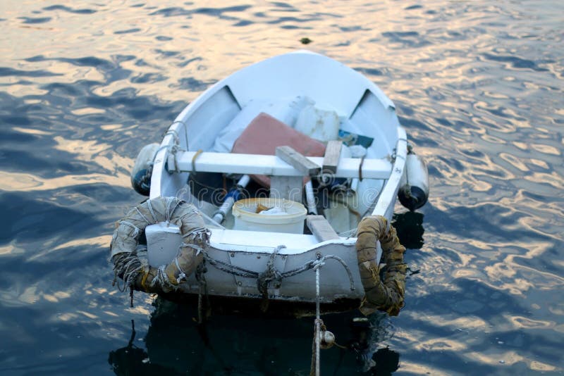 Kleines Boot stockbild. Bild von nachricht, anklagebank - 133049929