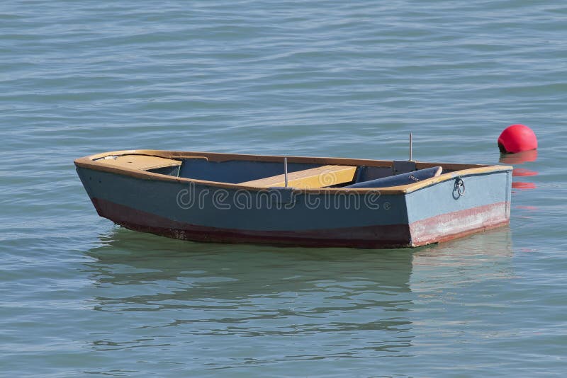 Kleines Boot Versunken Im Meer Stockfoto - Bild von küste, finster ...