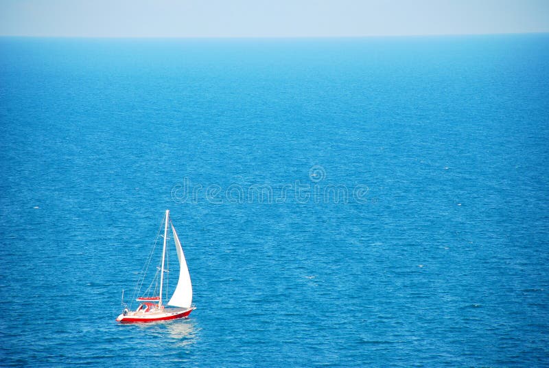Kleines Boot in Meer stockfoto. Bild von tageslicht, blau - 23426300