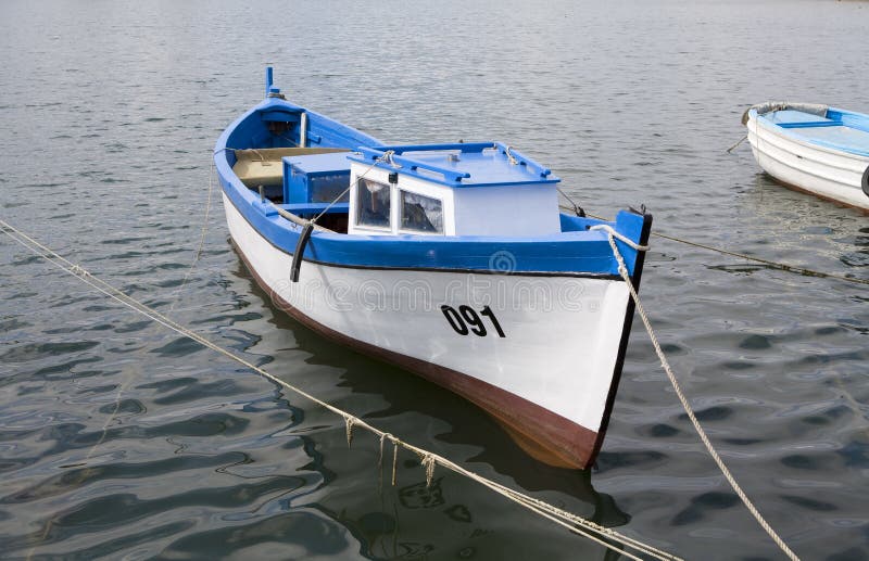 Kleines Fischerboot stockfoto. Bild von meer, fischer - 5137950