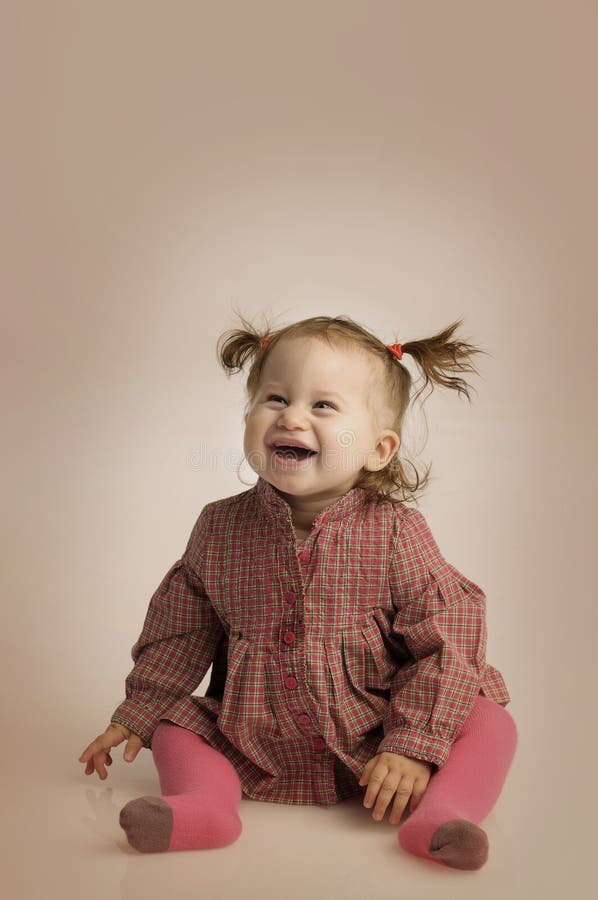 Kleines Mädchen Mit Der Brustwarze Stockfoto - Bild von augen, liebe ...