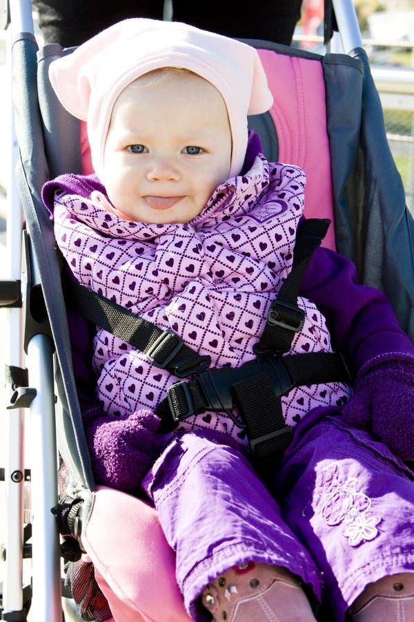 Kleinkind im Auto stockbild. Bild von lebensstile, kind - 14884919
