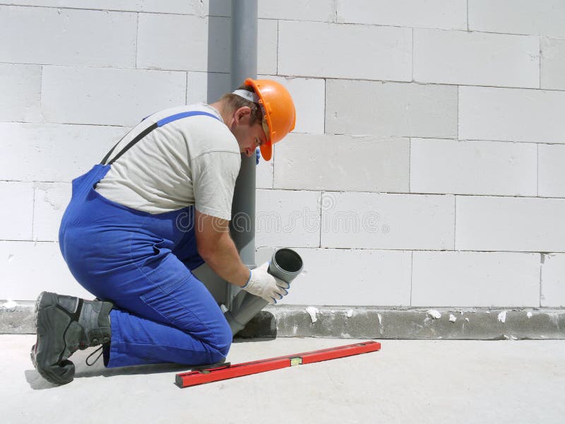 Klempner bei der Arbeit stockbild. Bild von arbeit, klempner - 12928161