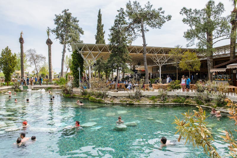 Kleopatra Bad in Pamukkale redaktionelles stockbild. Bild von pamukkale ...