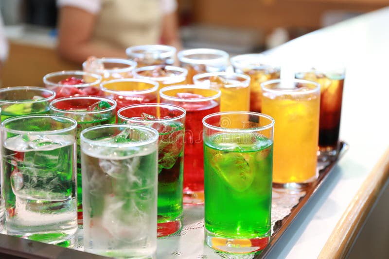 Kleuren frisdrank stock foto. Image of koel, drank, water - 59868228