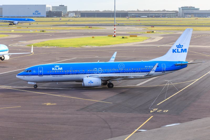 KLM plane on Schiphol editorial image. Image of alliance - 81643420