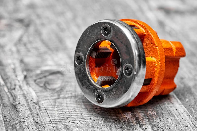 Die Stock and Die Professional Tool for Cutting Threads on Pipes, Studs ...