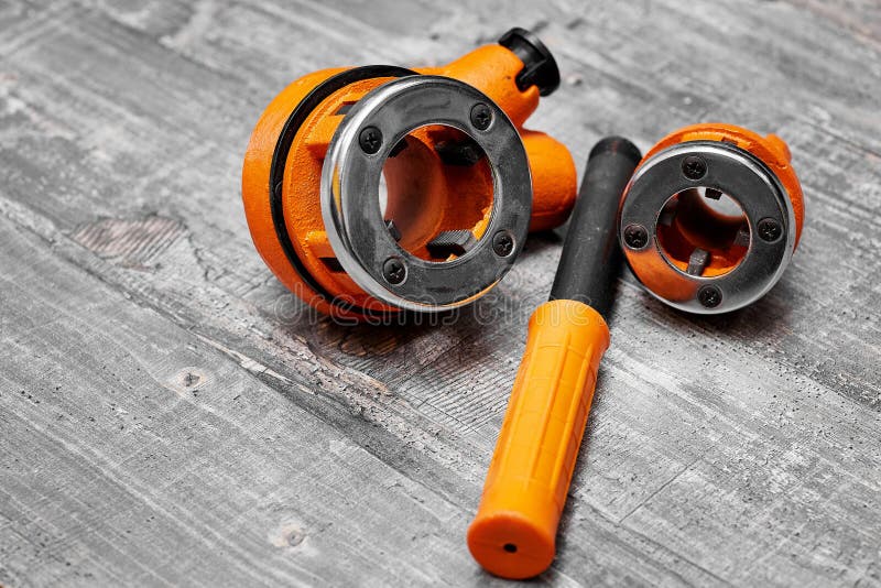 Die Stock and Die Professional Tool for Cutting Threads on Pipes, Studs ...