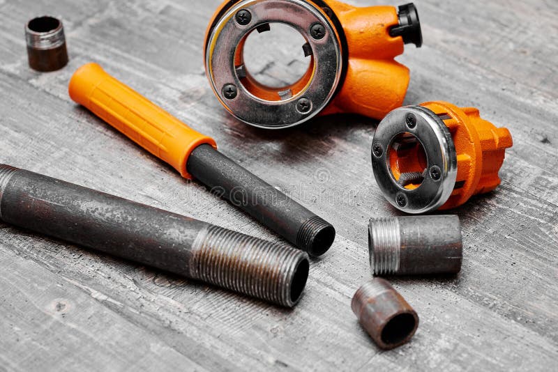 Die Stock and Die Professional Tool for Cutting Threads on Pipes, Studs ...