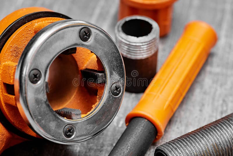 Die Stock and Die Professional Tool for Cutting Threads on Pipes, Studs ...