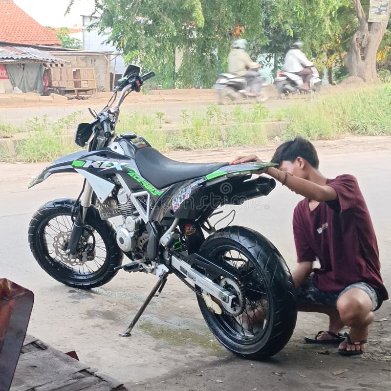 KLX the best perform editorial photo. Image of motor - 304573176