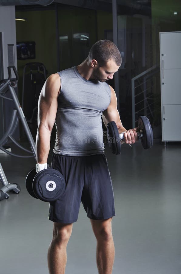 Knap Spier Mannelijk Modeldoing Biceps Exercise Stock Afbeelding ...