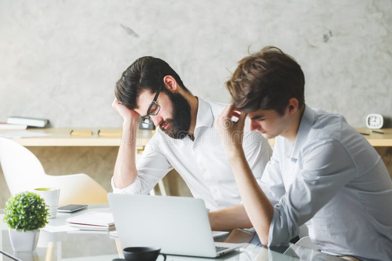 Knap Vermoeid Werk in Uitvoering Stock Foto - Image of portret ...