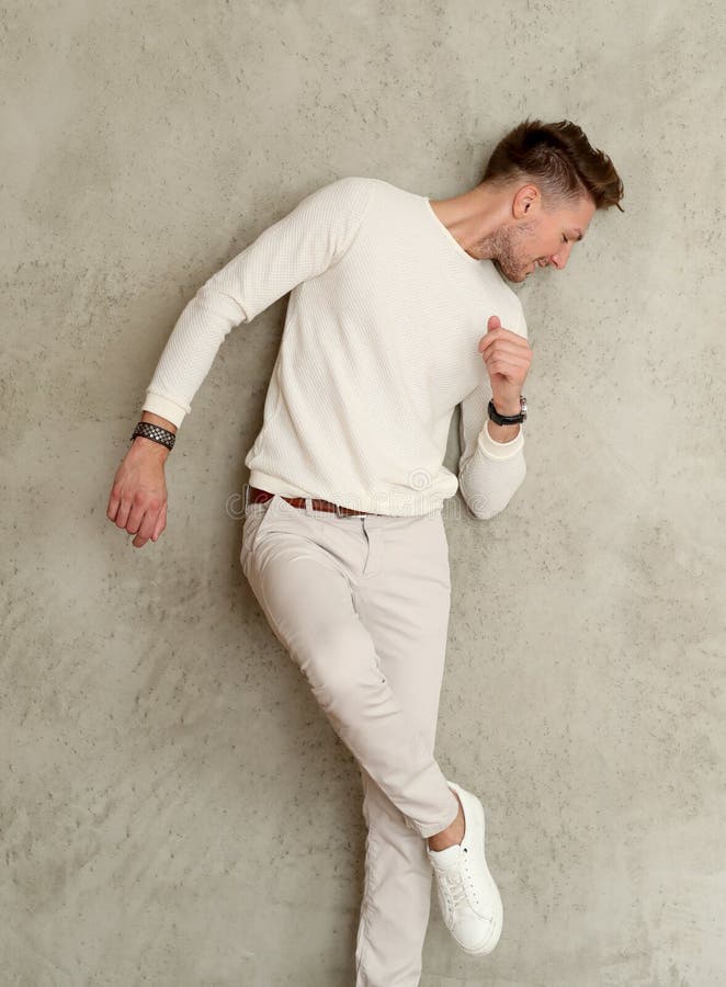 Knappe mens stock foto. Image of toevallig, knap, mode - 102560228