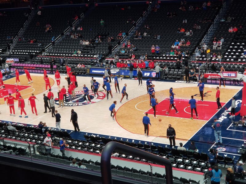 Knicks Vs. Wizards Preseason Editorial Image - Image of cheering ...