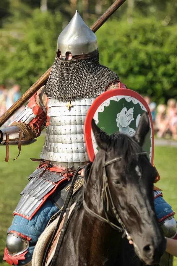 Knight on the horse editorial photography. Image of crusade - 26879952