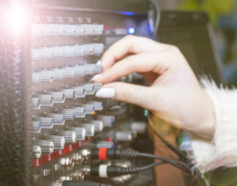 Knob, Toggles the Volume Control To a Manual Tuner, Manual, Amplifier ...