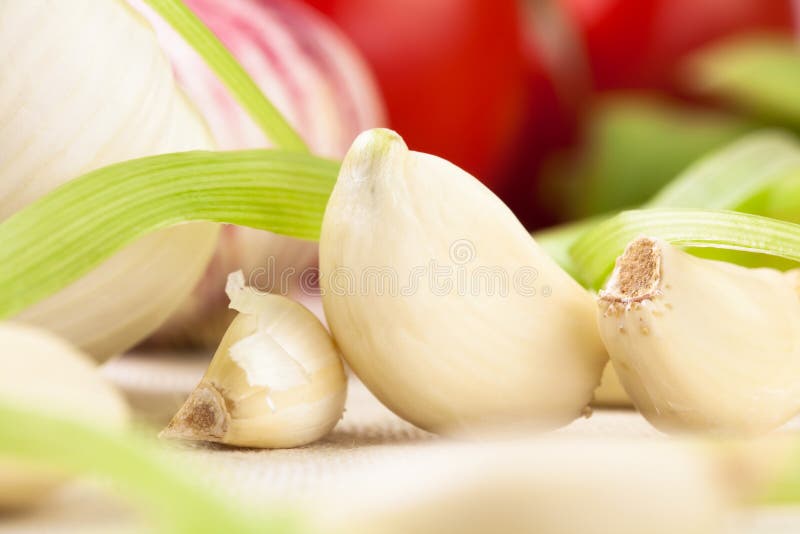 Knoblauchzehe Abgezogene Nahaufnahme Stockbild - Bild von aroma, frisch ...