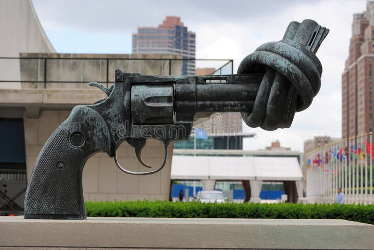 Knotted Gun (Non Violence) editorial image. Image of knotted - 19428365