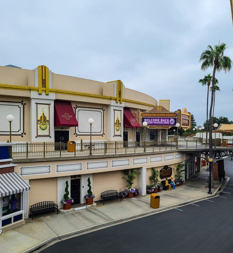 Knotts Berry Farm Theater editorial photography. Image of facade ...