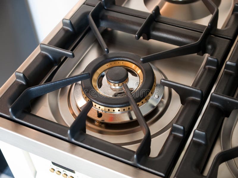 Kochen auf einem Gasofen stockfoto. Bild von feuer, propan - 16313750