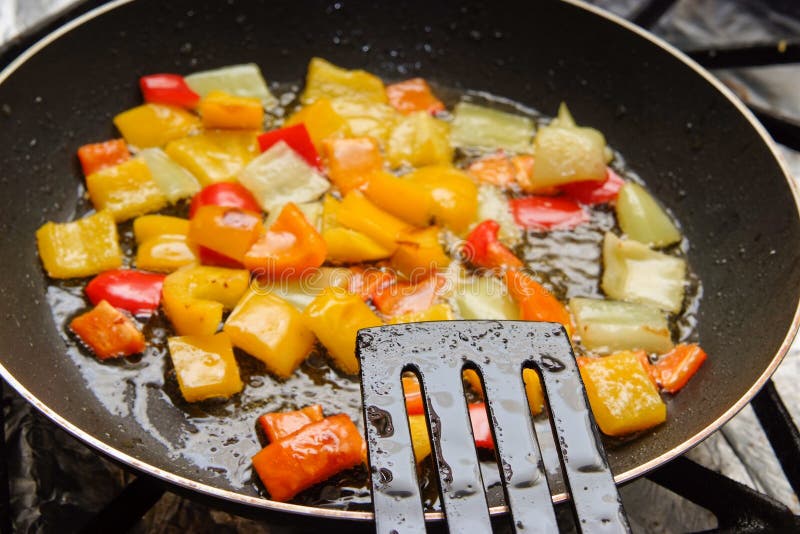 Kochen von Pfeffern stockfoto. Bild von bunt, cuisine - 8288438
